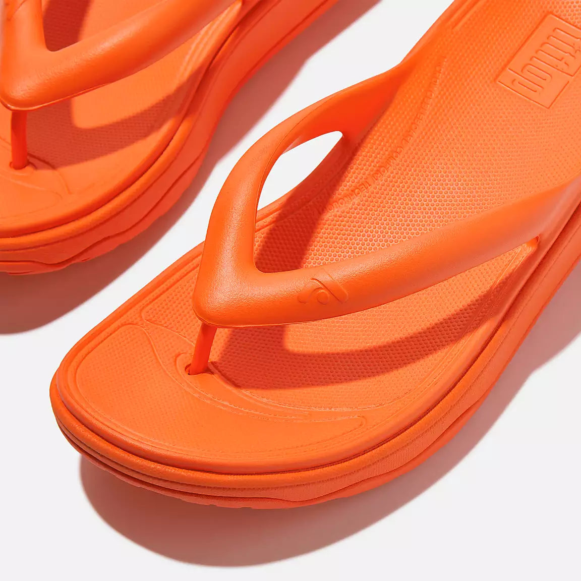 FITFLOP Relieff Recovery Toe-Post Sandals in Pop Orange | eightywingold ...