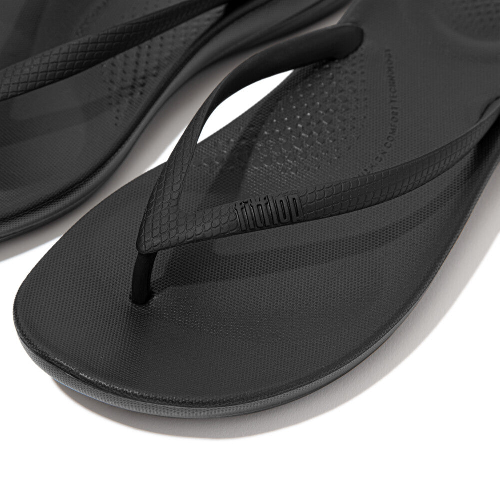 FITFLOP Iqushion Ergonomic Flip-Flops in Black | eightywingold ...